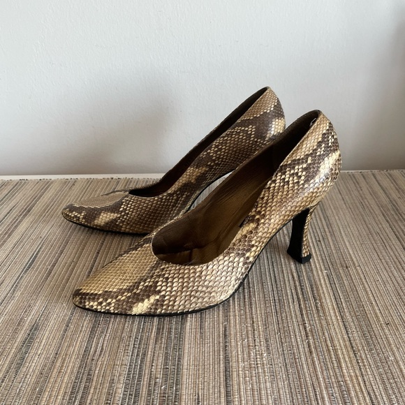 Stuart Weitzman | Shoes | Stuart Weitzman Leather Snake Pumps | Poshmark